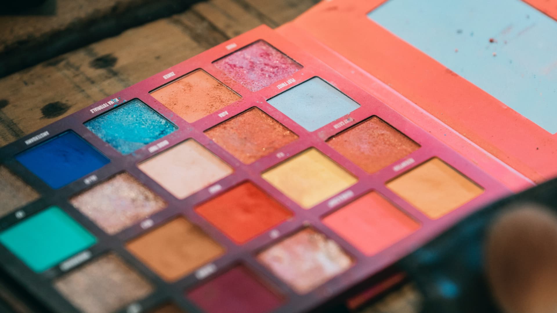 Story-Time: "Ich liebe Glitzer-Make-up ... obwohl ich farbenblind bin"