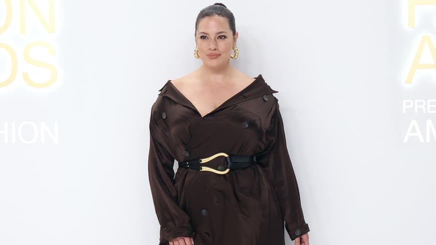 Große Brüste: die besten BHs, Styling-Tipps und Stars mit großer Oberweite