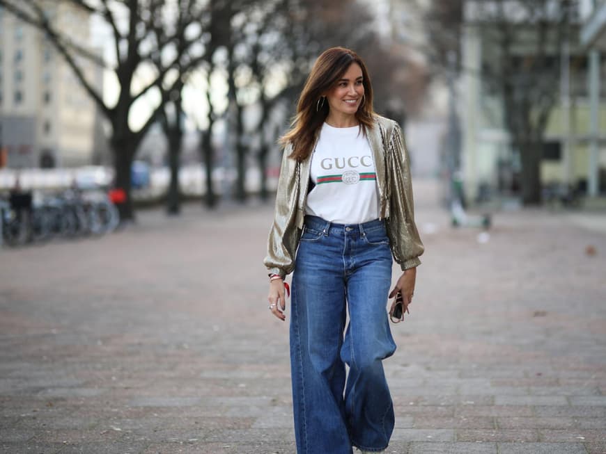 Wide Leg Jeans: In diesen Modellen geht es stylisch durch die Saison