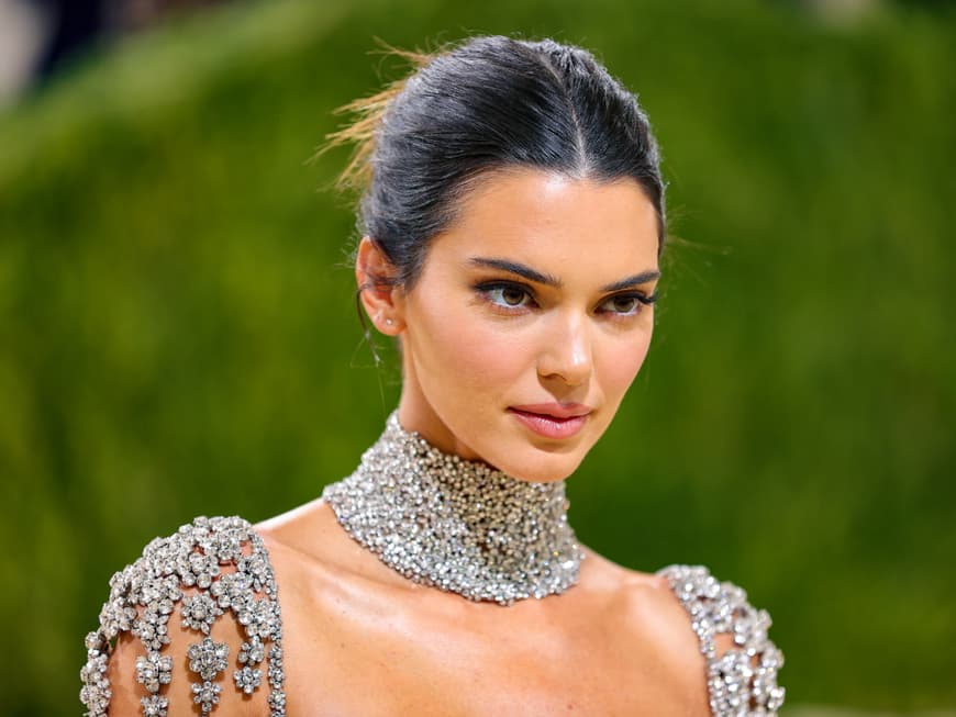 Mode-Trend 2022: Kendall Jenner trägt das perfekte Outfit für den Frühling