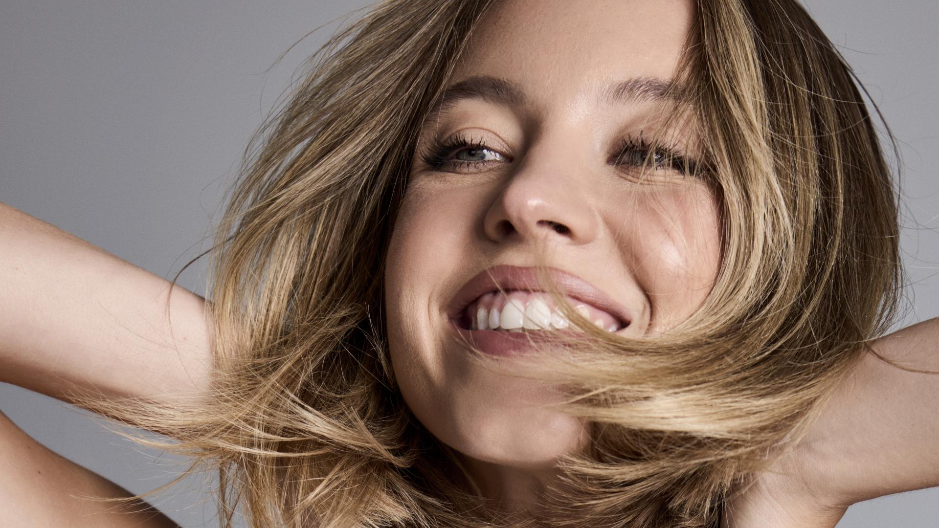 Sydney Sweeney im Interview über gesunde Haare, Selbstbewusstsein und ...