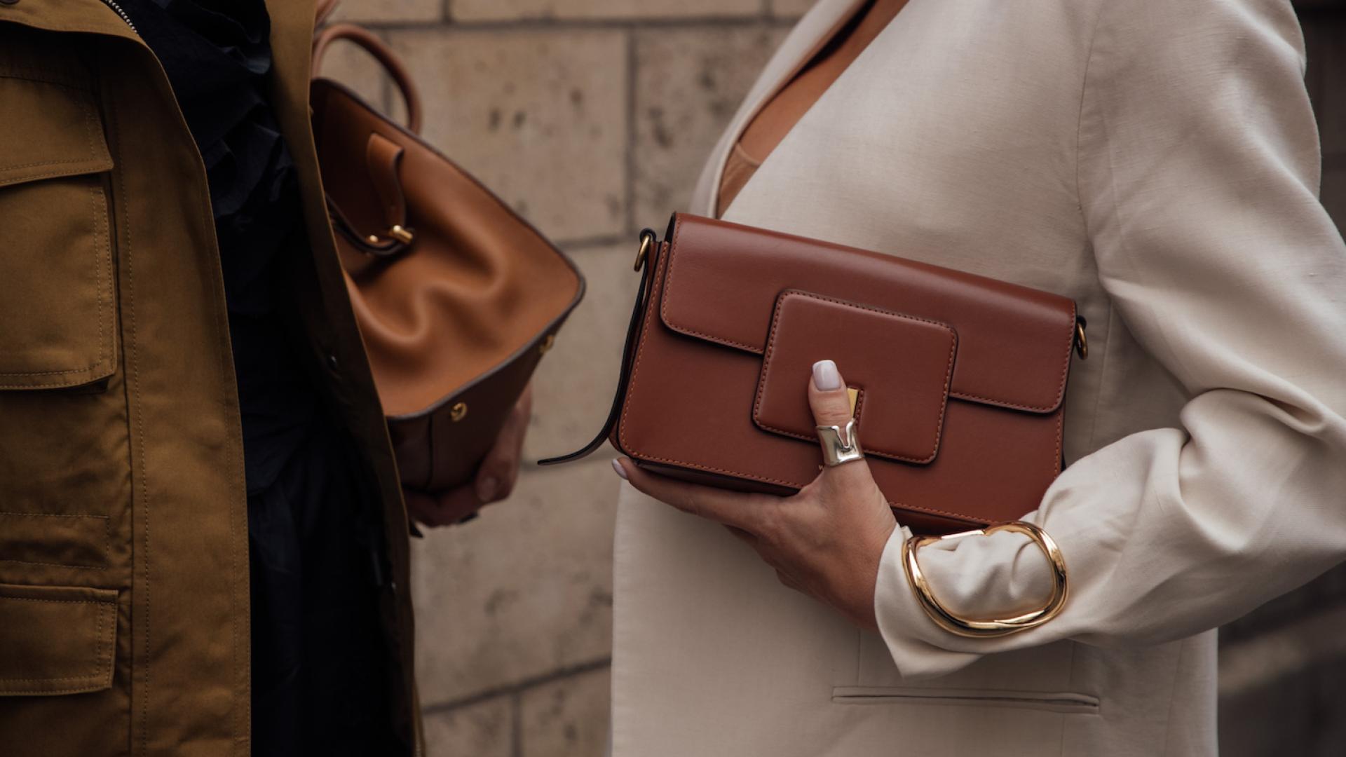 Statt Schwarz: Handtaschen in diesen 3 Farben sind 2025 absolute Must-haves