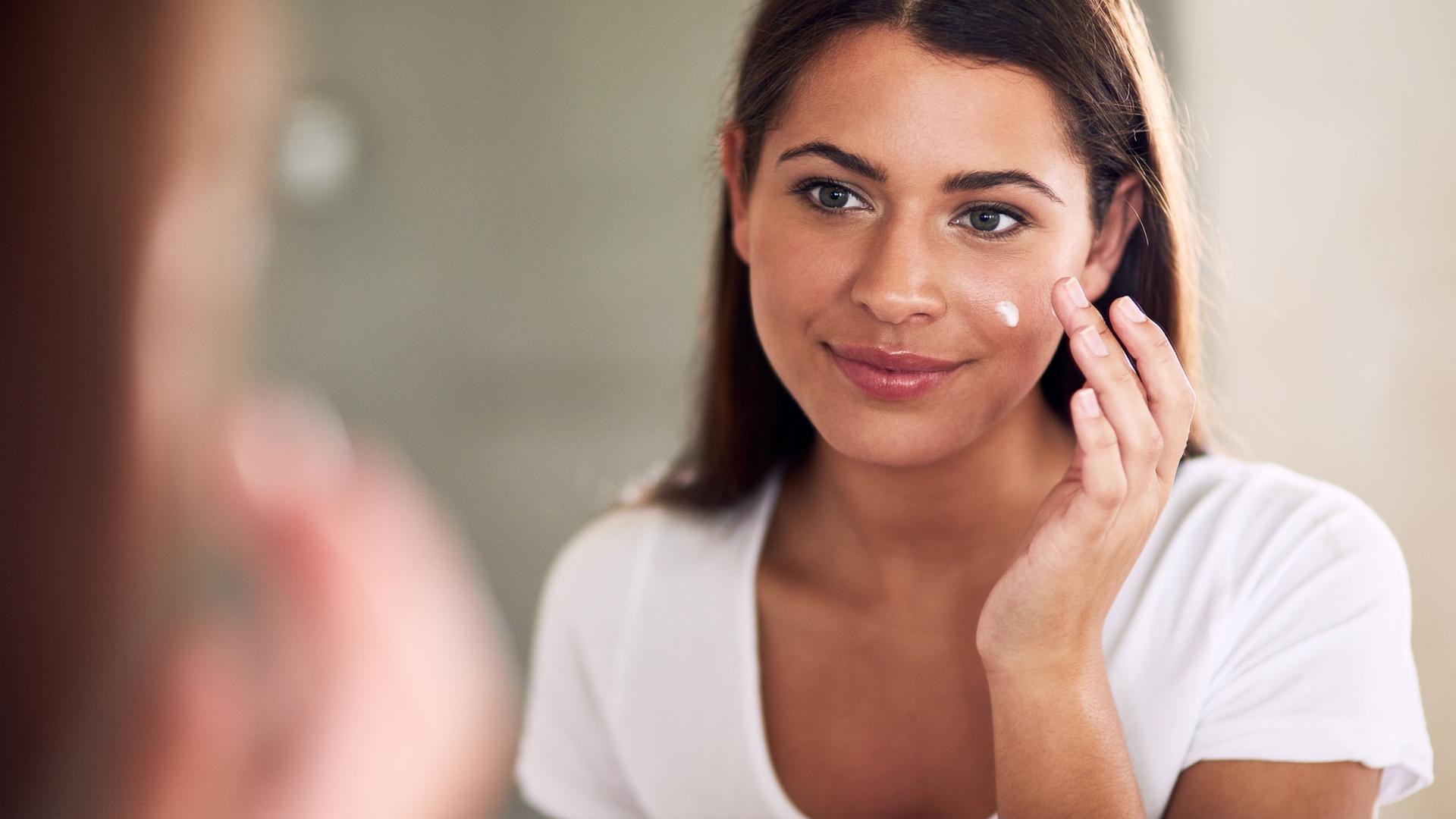 Aknenarben: Diese Pflegeprodukte helfen, sie zu beseitigen