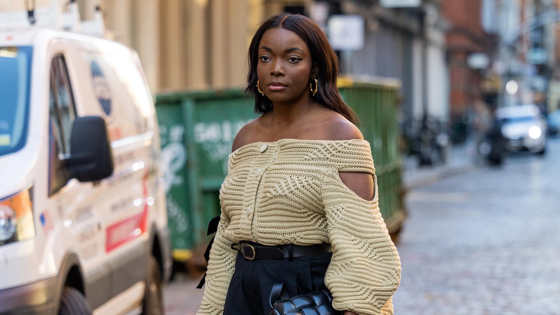 Der Wickel-Cardigan von H&M steht Frauen mit großer Oberweite besonders gut