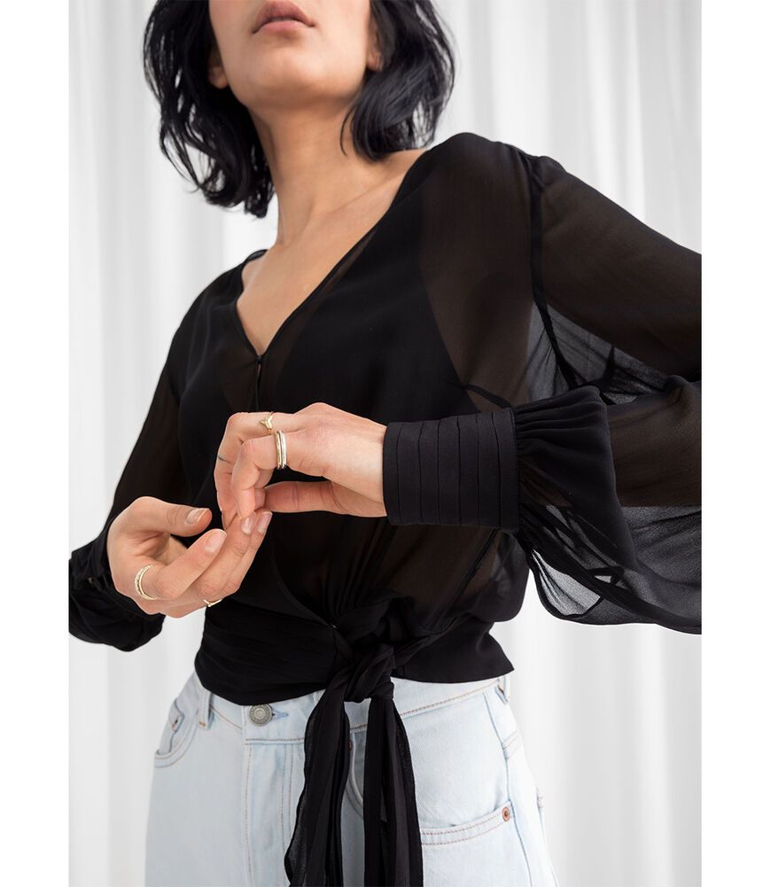 Transparente Blusen: DIESE Modelle liegen in dieser Saison im Trend