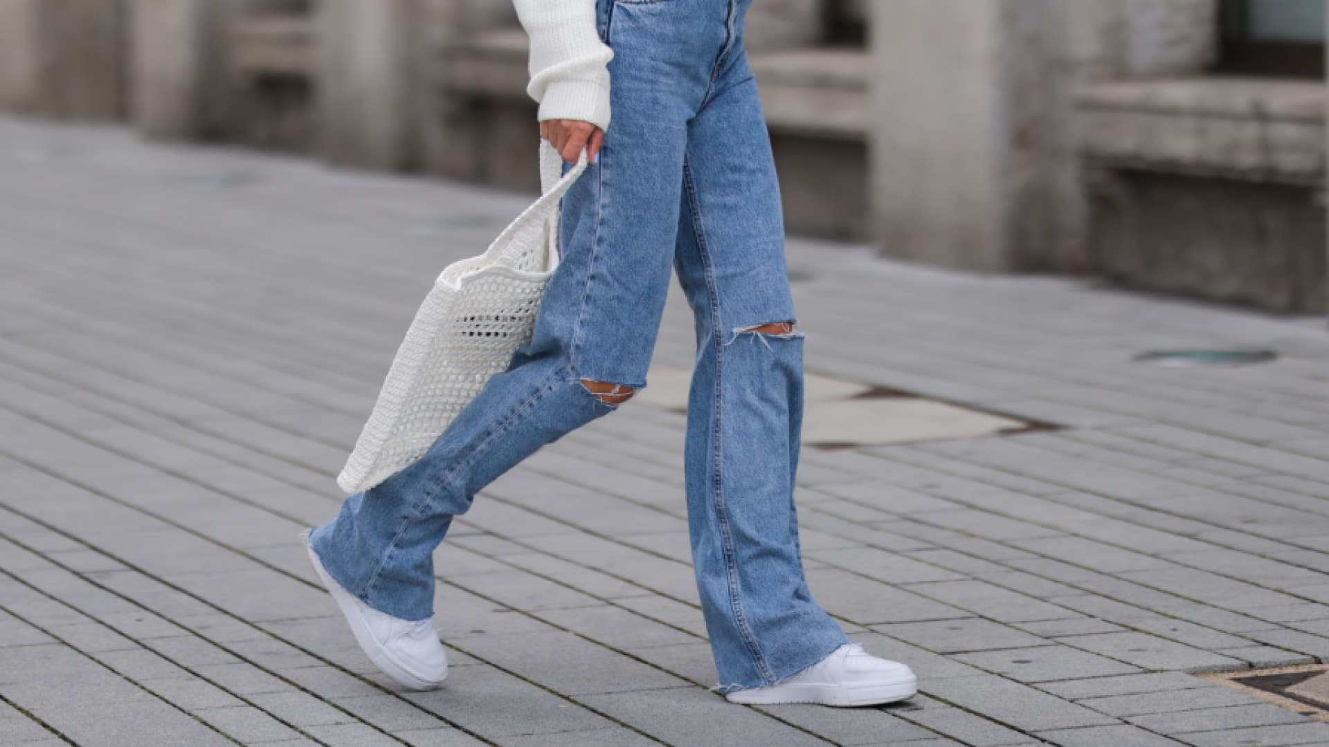 Schuh-Trends 2022: Der Sneaker von Tamaris passt zu jedem Outfit
