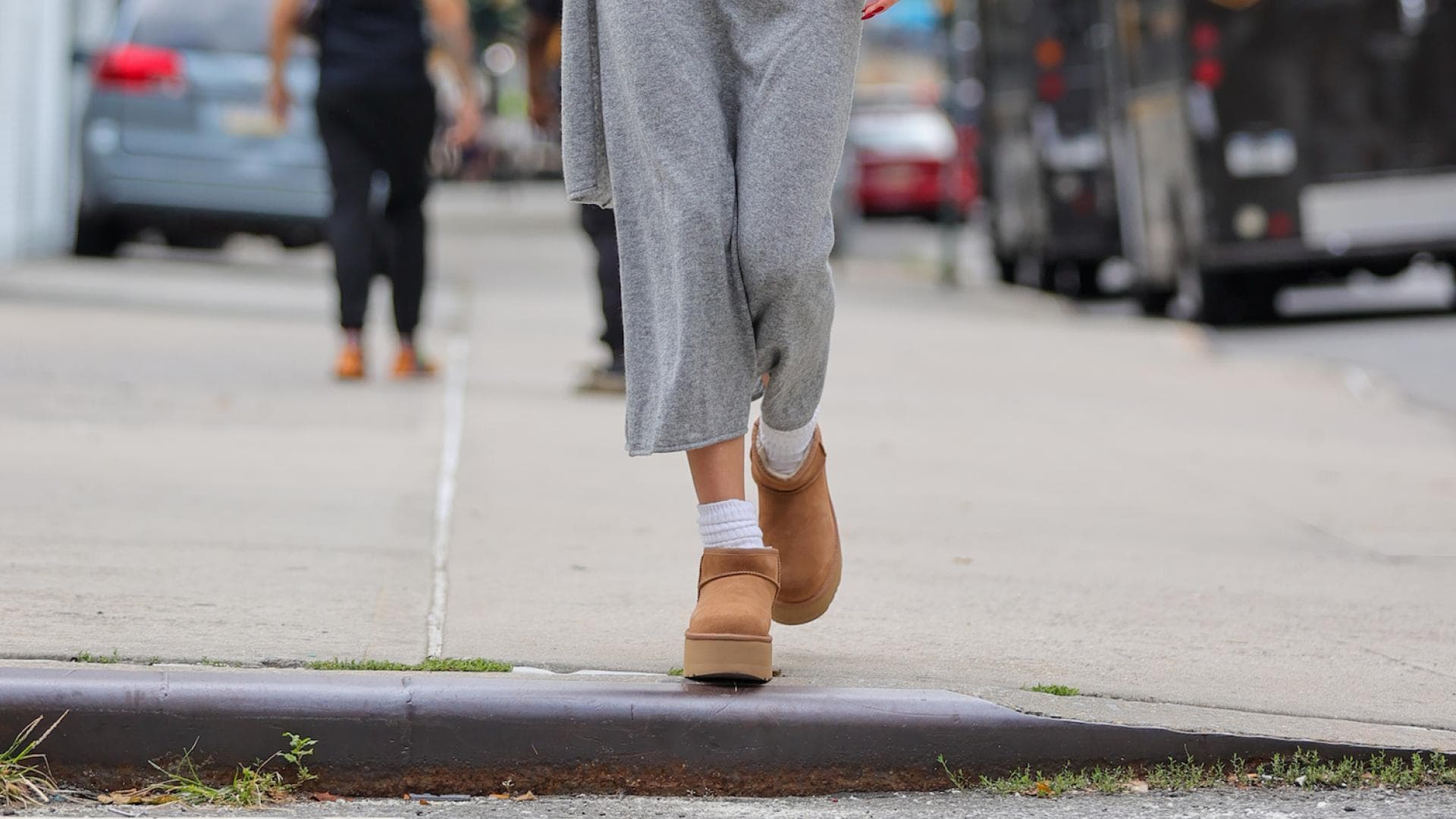 Schuh-Trends 2022: Wir lieben Plateau UGG-Boots im Winter und so stylen ...
