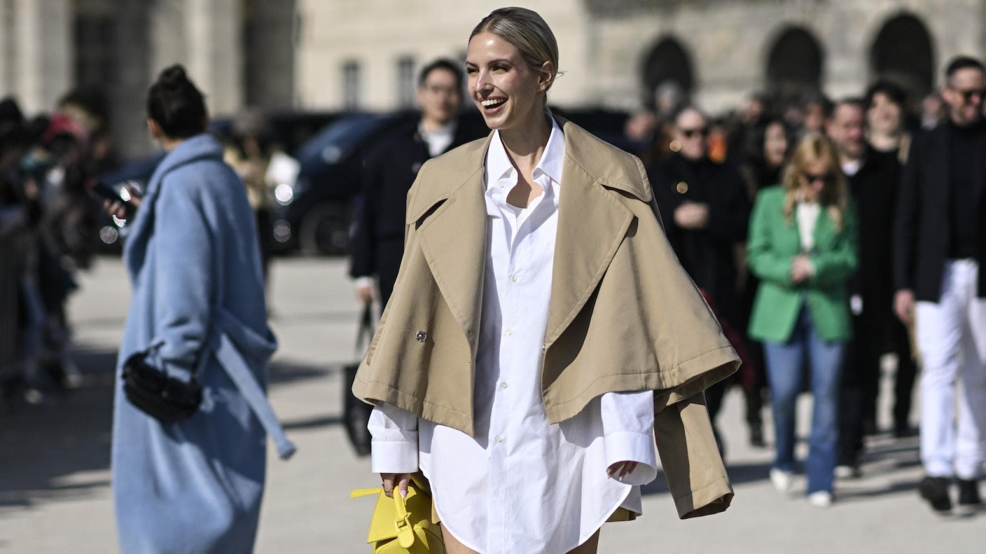 Ein absoluter Bestseller für den Frühling/Sommer 2023 ist diesen Leinen-Kleid von Zara