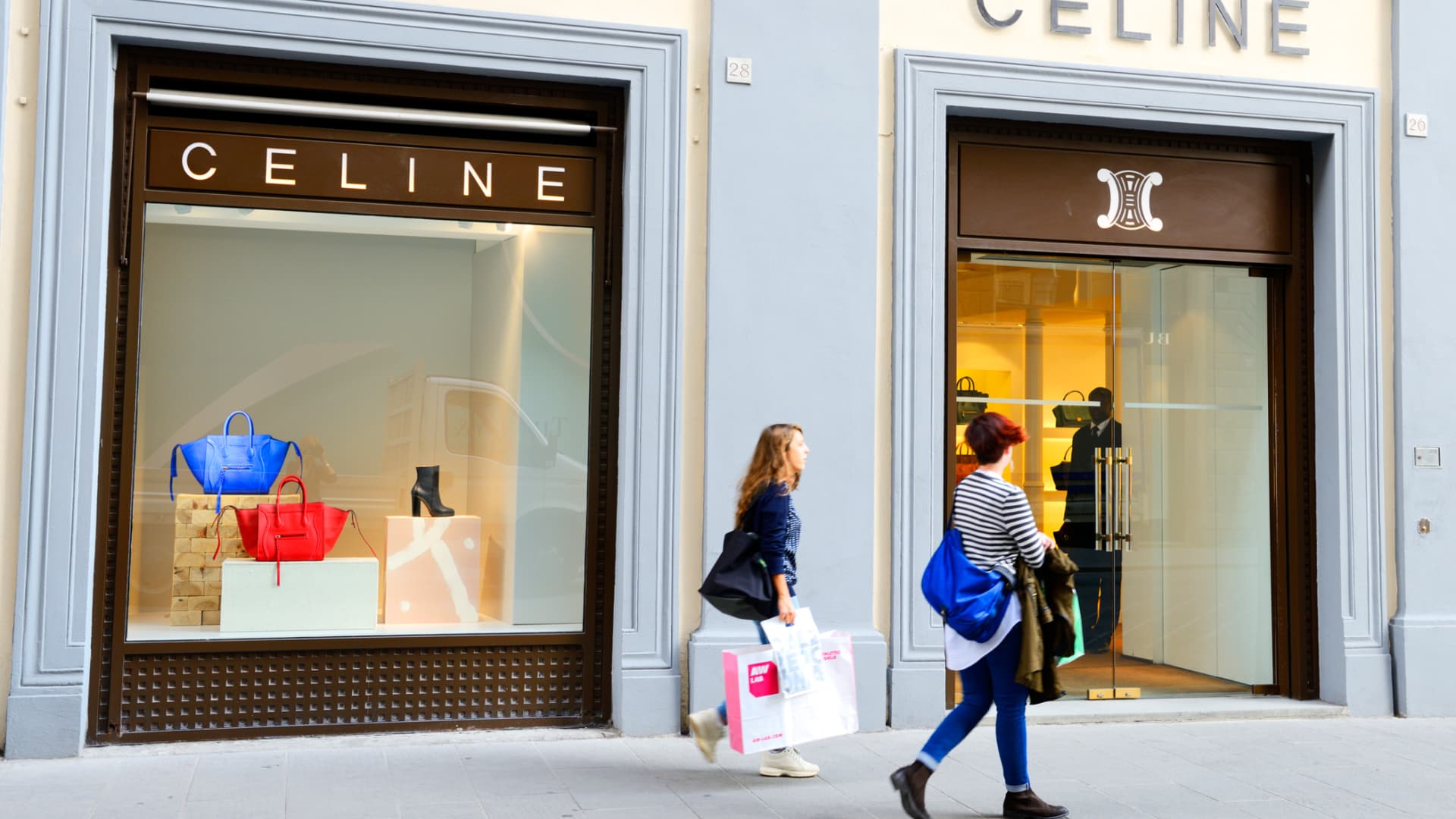 Céline launcht seine angesagten Buchstaben-Anhänger in kleinerer Version