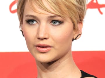 Haarschnitt: Diese Styles kaschieren eine hohe Stirn