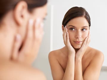 Zornesfalte: Tipps, wie du die Glabellafalte glättest