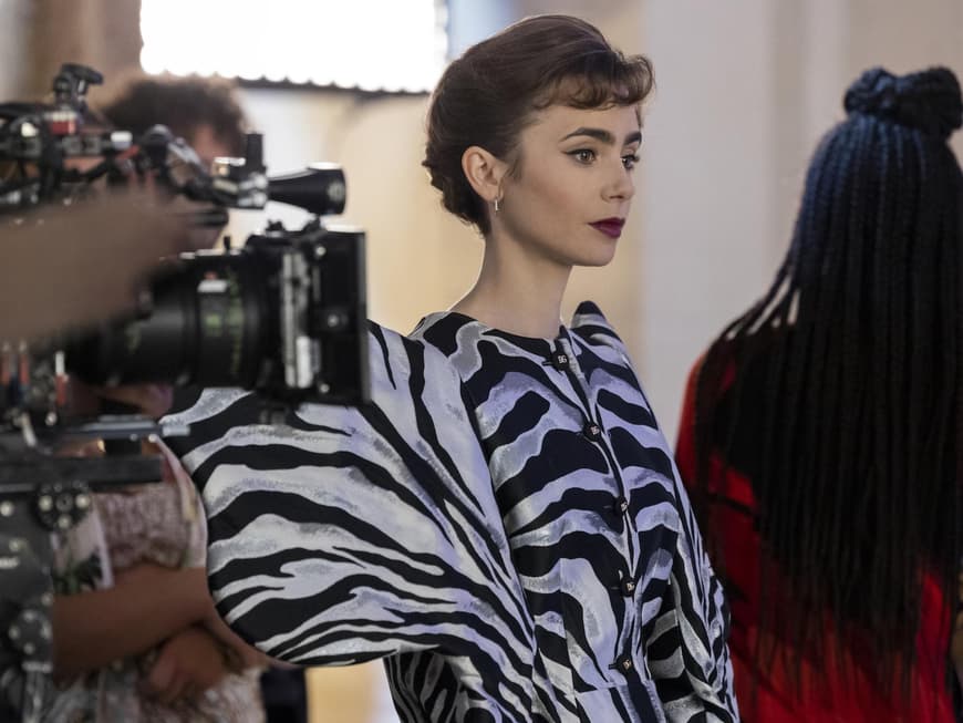 Emily in Paris Outfits: Das sind die schönsten Looks aus der Serie