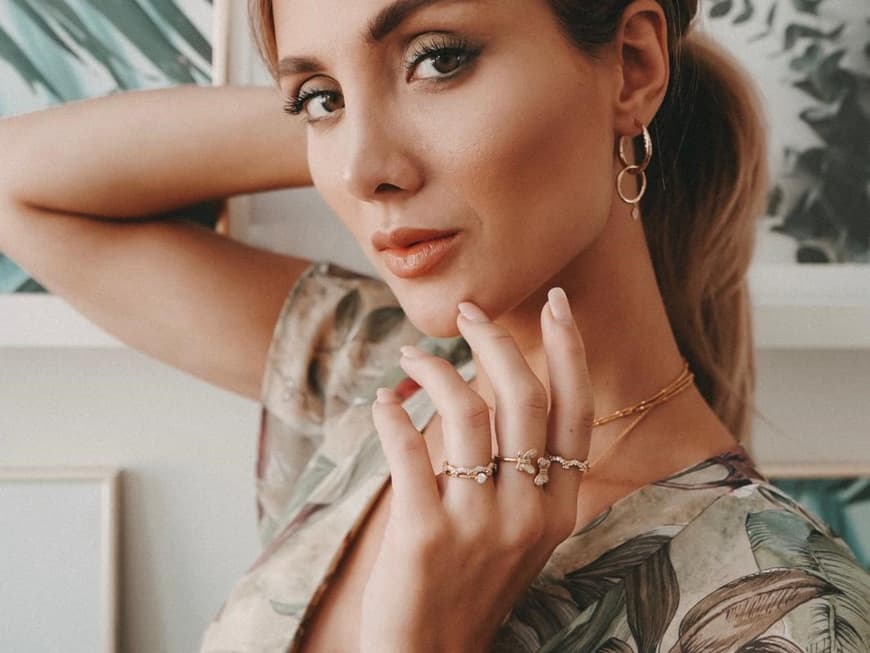 Influencerin Carmushka über ihre liebsten Schmuckstücke, Selbstliebe und ihre Zukunftspläne mit ...