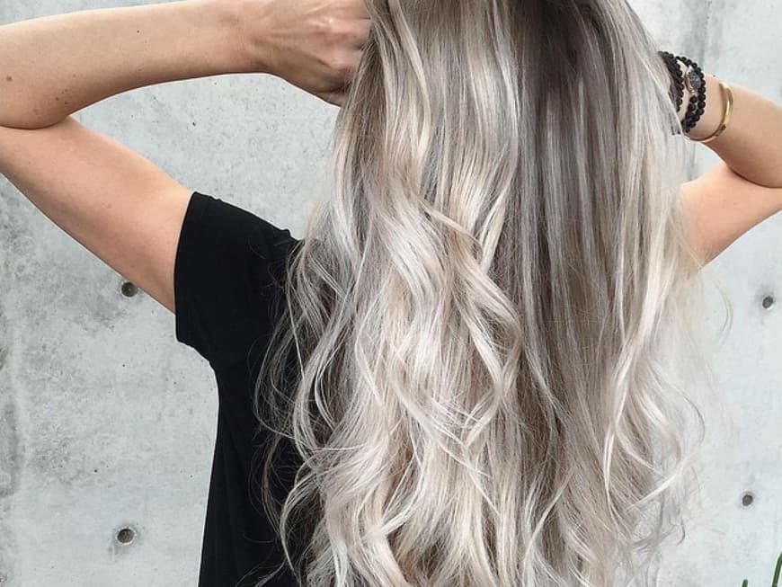 Weiße Haare: Diese Farbe tragen wir im Winter