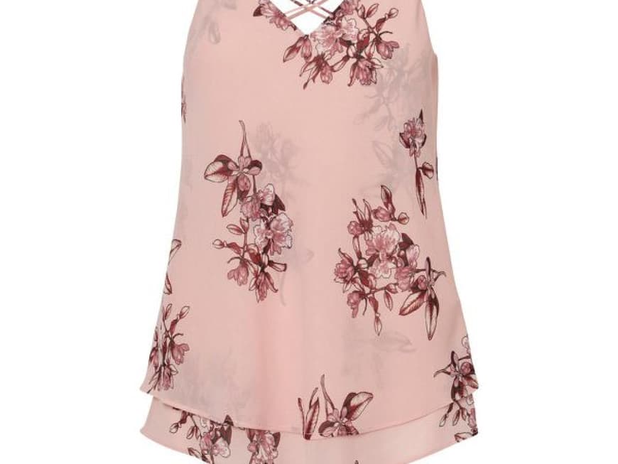 Größere Brüste: Dieser Ausschnitt zaubert mehr Oberweite