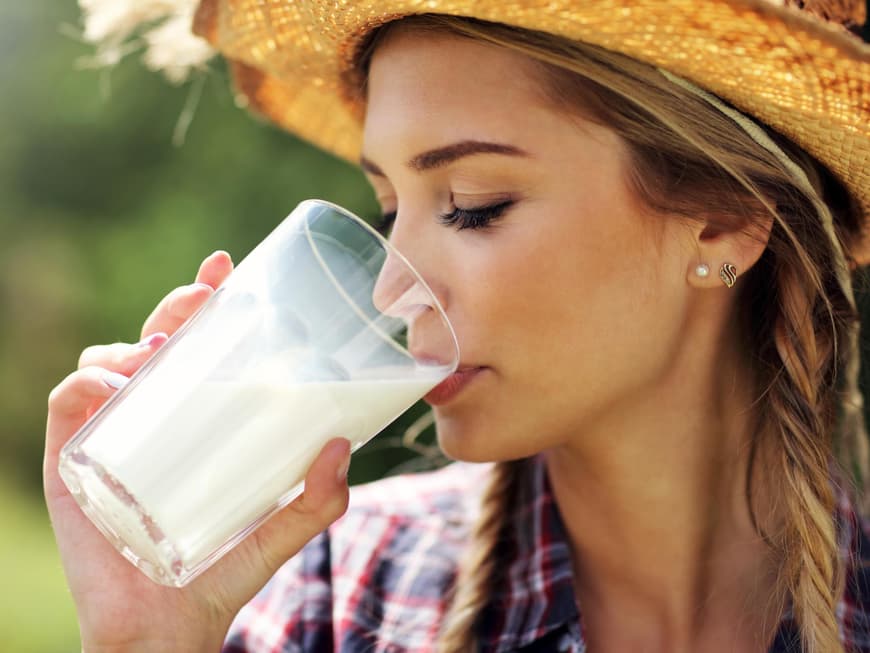 Kuhmilch: Das passiert mit deinem Körper, wenn du aufhörst sie zu trinken