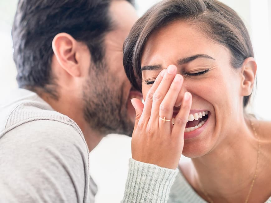 Wenn er so mit dir flirtet, steht er wirklich auf dich