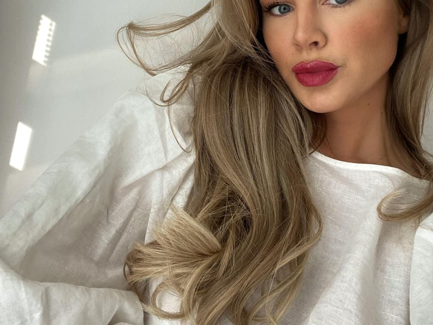 Liz Kaeber exklusiv über ihr Lieblingsparfum und den perfekten Date-Look