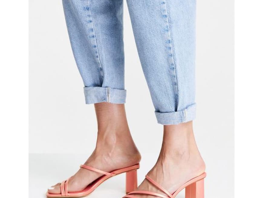 Sandalen: Dieses Modell zaubert lange, schlanke Beine