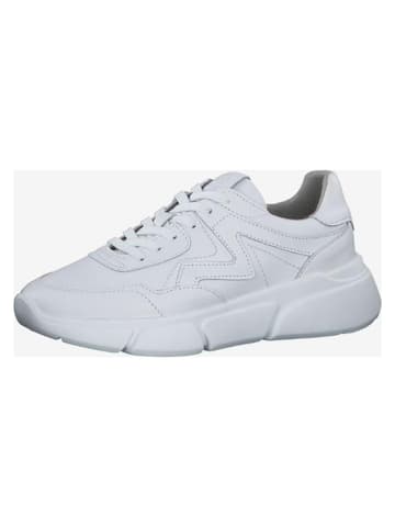 Dieser beliebte Sneaker von Tamaris zaubert lange Beine