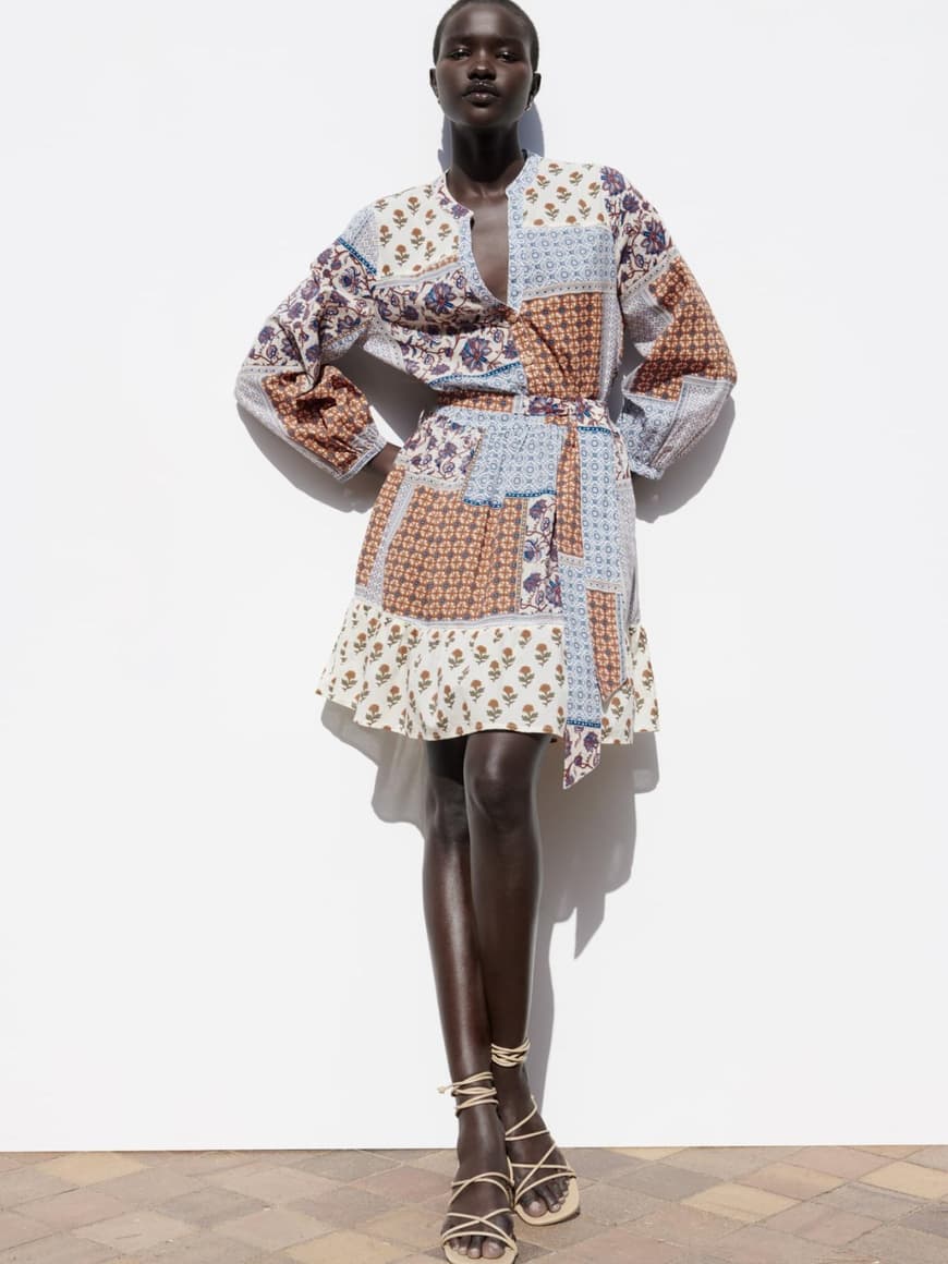 3 angesagte Trend-Kleider von ZARA, die direkt für gute Laune sorgen