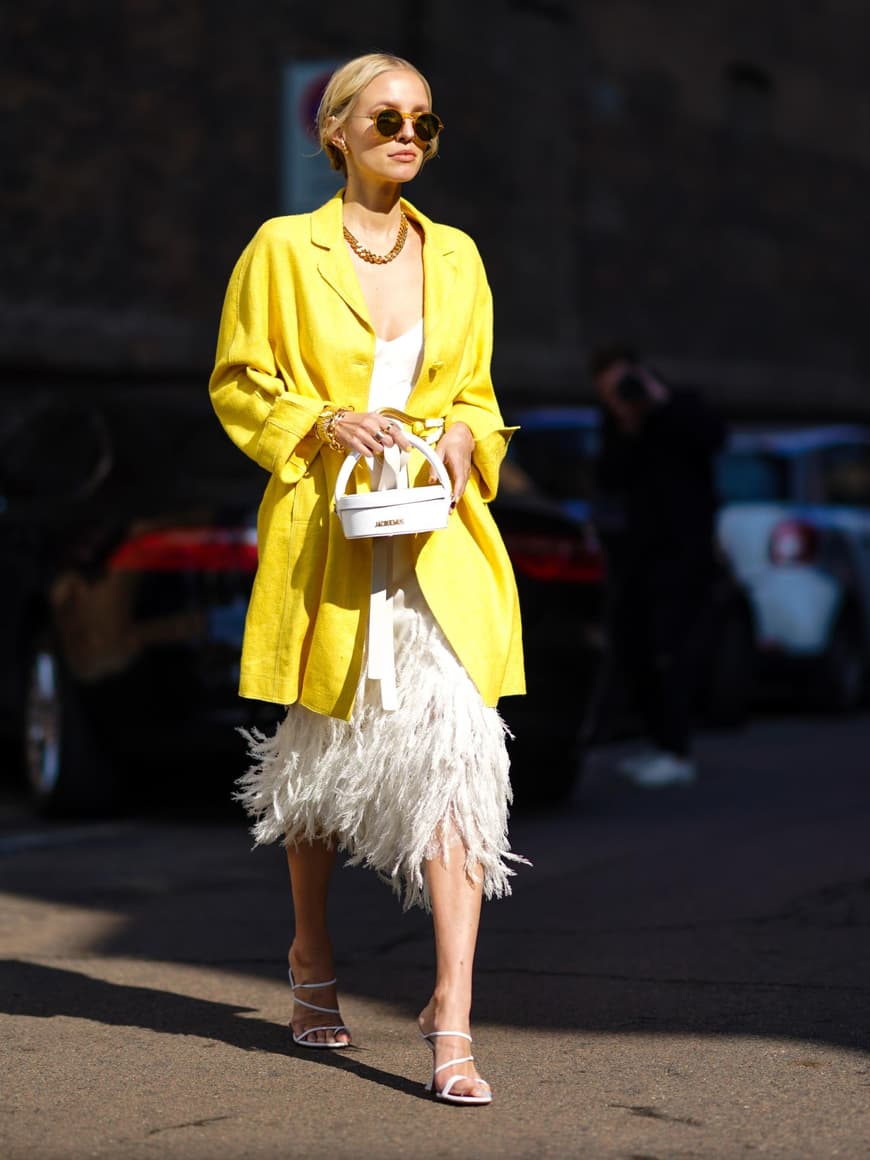 Festliches Kleid zur Jacke kombinieren: So gelingt der Look