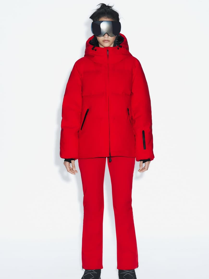 Das stylischste Ski-Outfit bekommen Frauen jetzt bei Zara