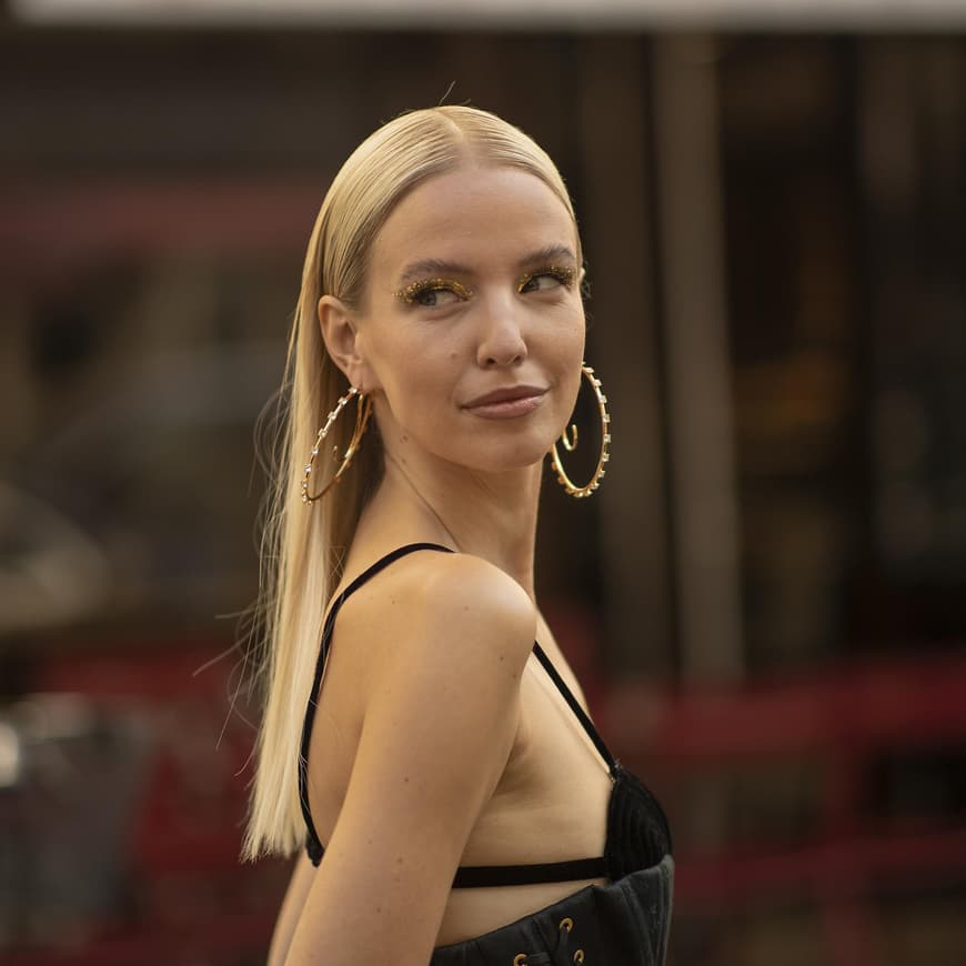 "Liquid Hair" wollen 2024 alle haben – so gelingt der Haar-Trend