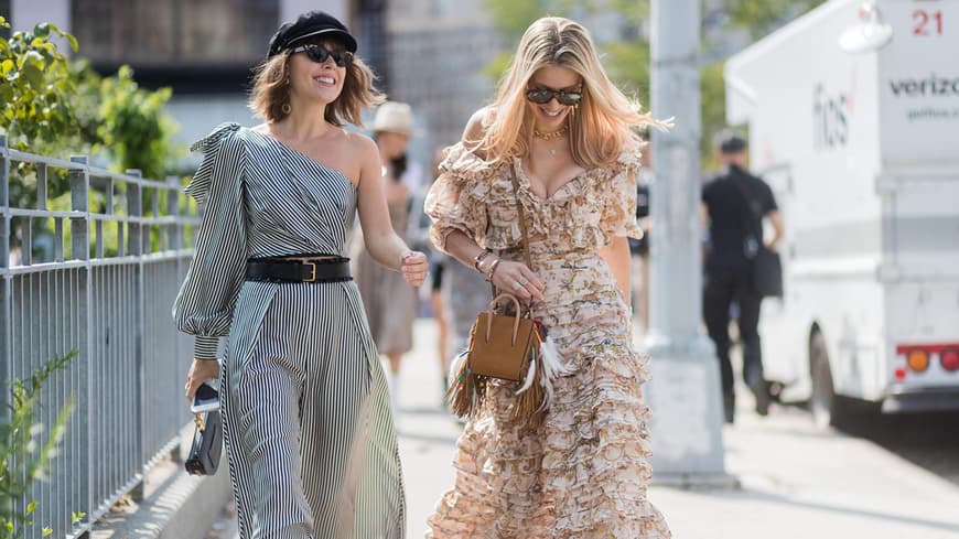 Große Brüste: die besten BHs, Styling-Tipps und Stars mit großer Oberweite